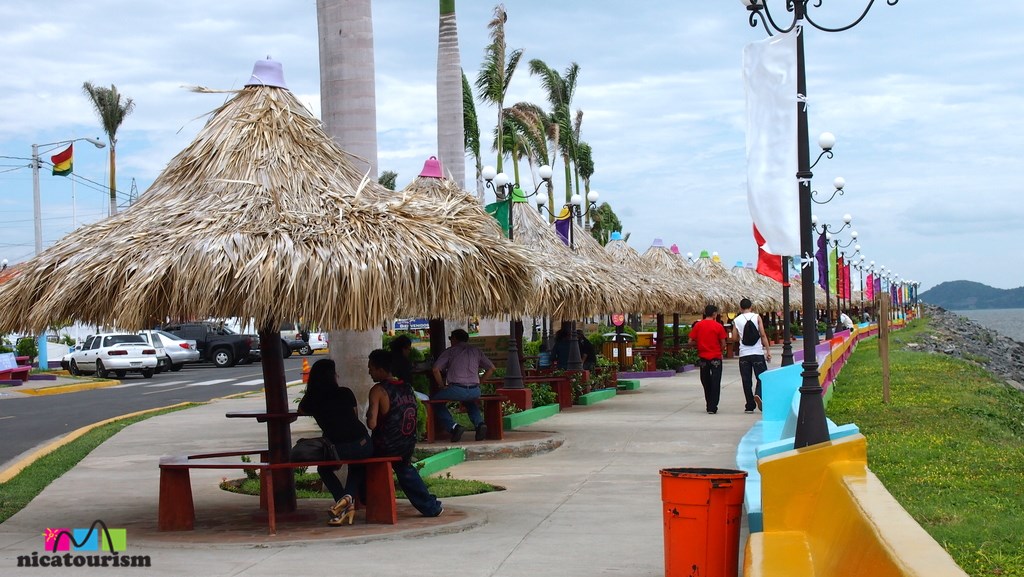 Nicaragua - People and places: Managua's boardwalk on Lake Xolotlán