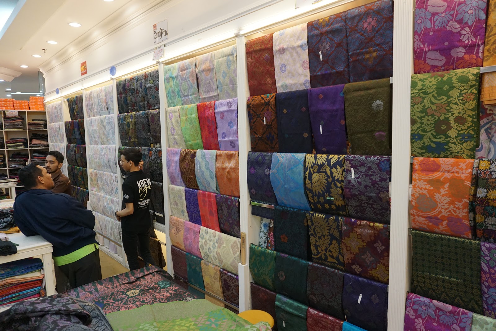 PENGALAMAN SHOPPING BAJU RAYA DI JAKEL MALL KUALA LUMPUR