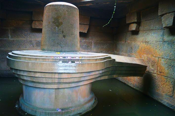 Badavilinga Temple Hampi