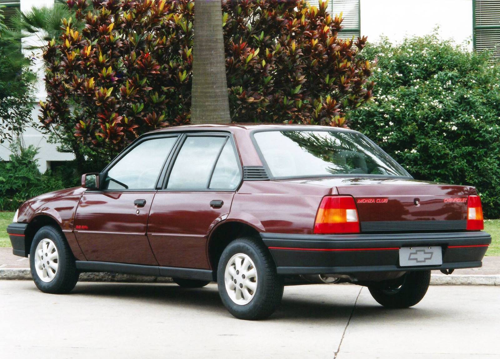 Chevrolet Monza: clássico da GM saiu de linha em 1996