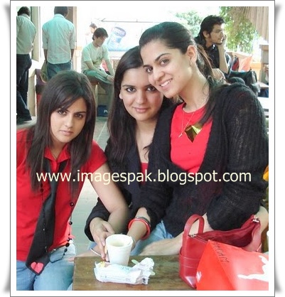 PAKISTAN IMAGES: KARACHI GIRLS