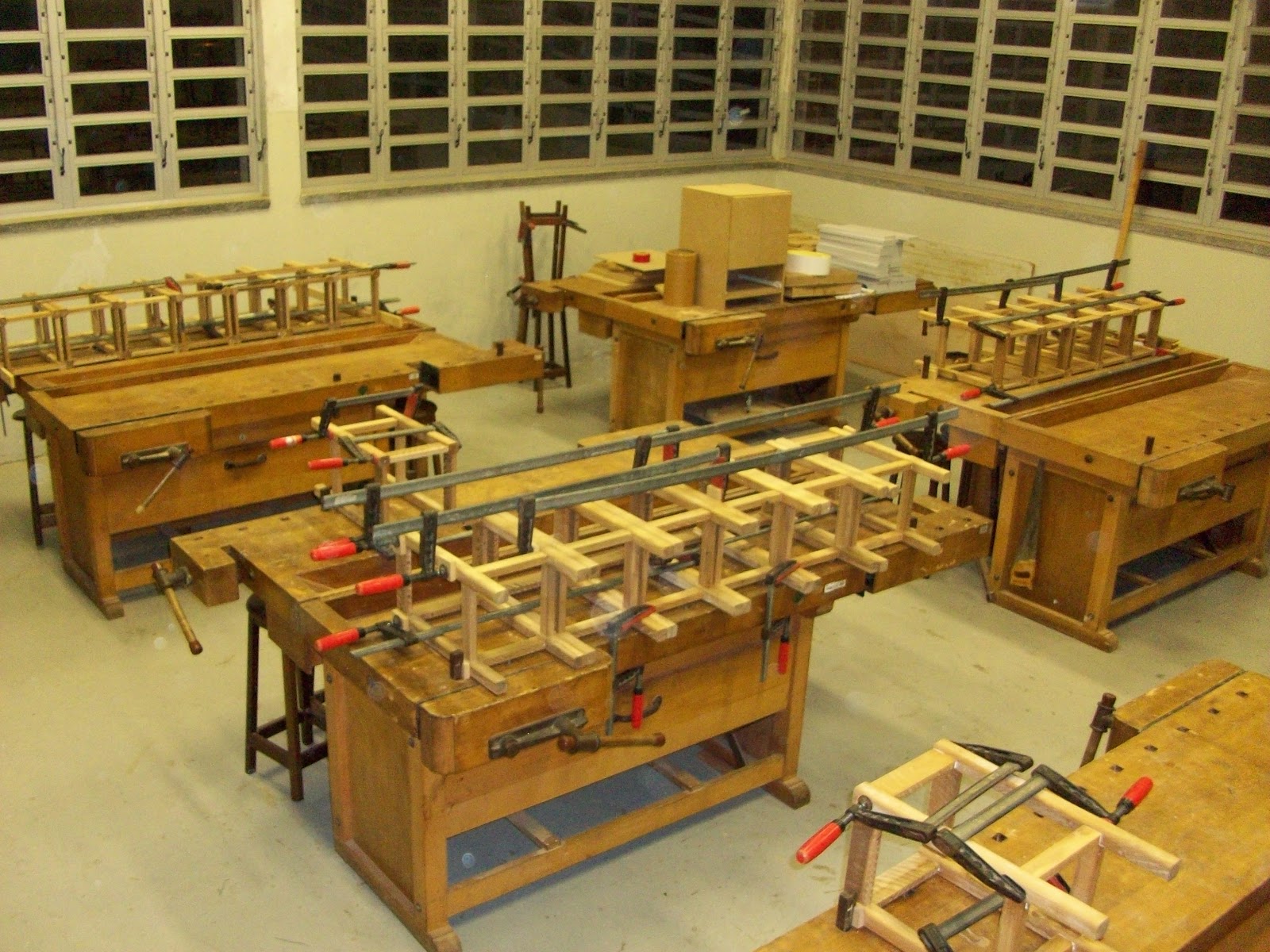 Técnicas de marcenaria: PROJETO DE MÓVEIS EM MADEIRA - BANQUETA