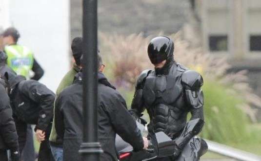 SNEAK PEEK : 'OmniCorp' Gears Up For "RoboCop"