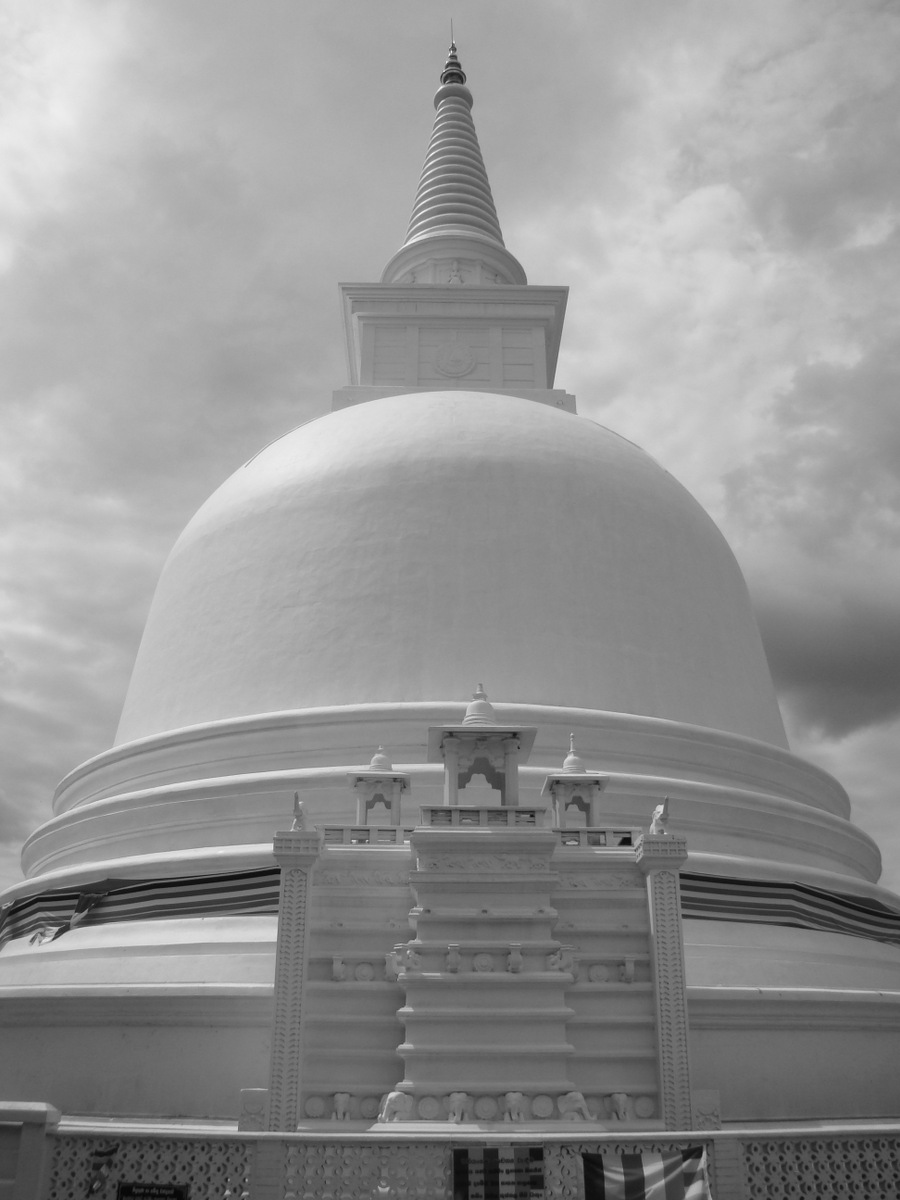 Discover-SriLanka: SRI LANKA - MAHIYANGANA STUPA