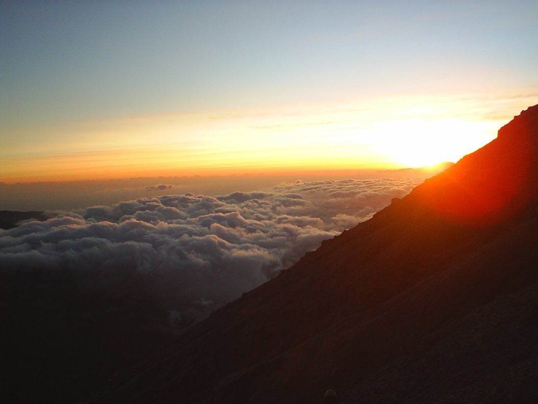 11 Gunung di Indonesia Dengan Sunrise Terindah