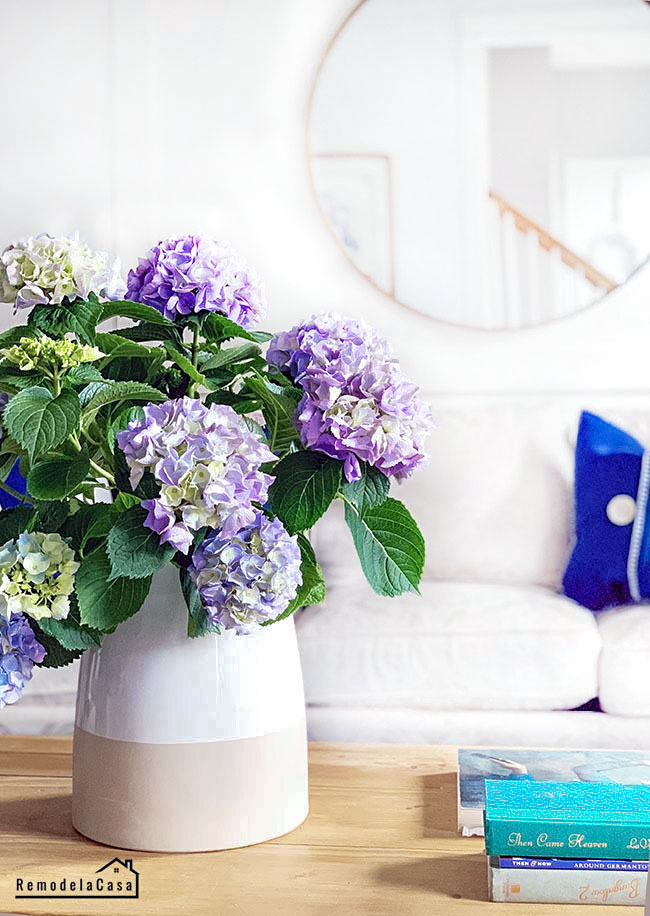 A Beautiful Hydrangea Arrangement - Remodelando la Casa