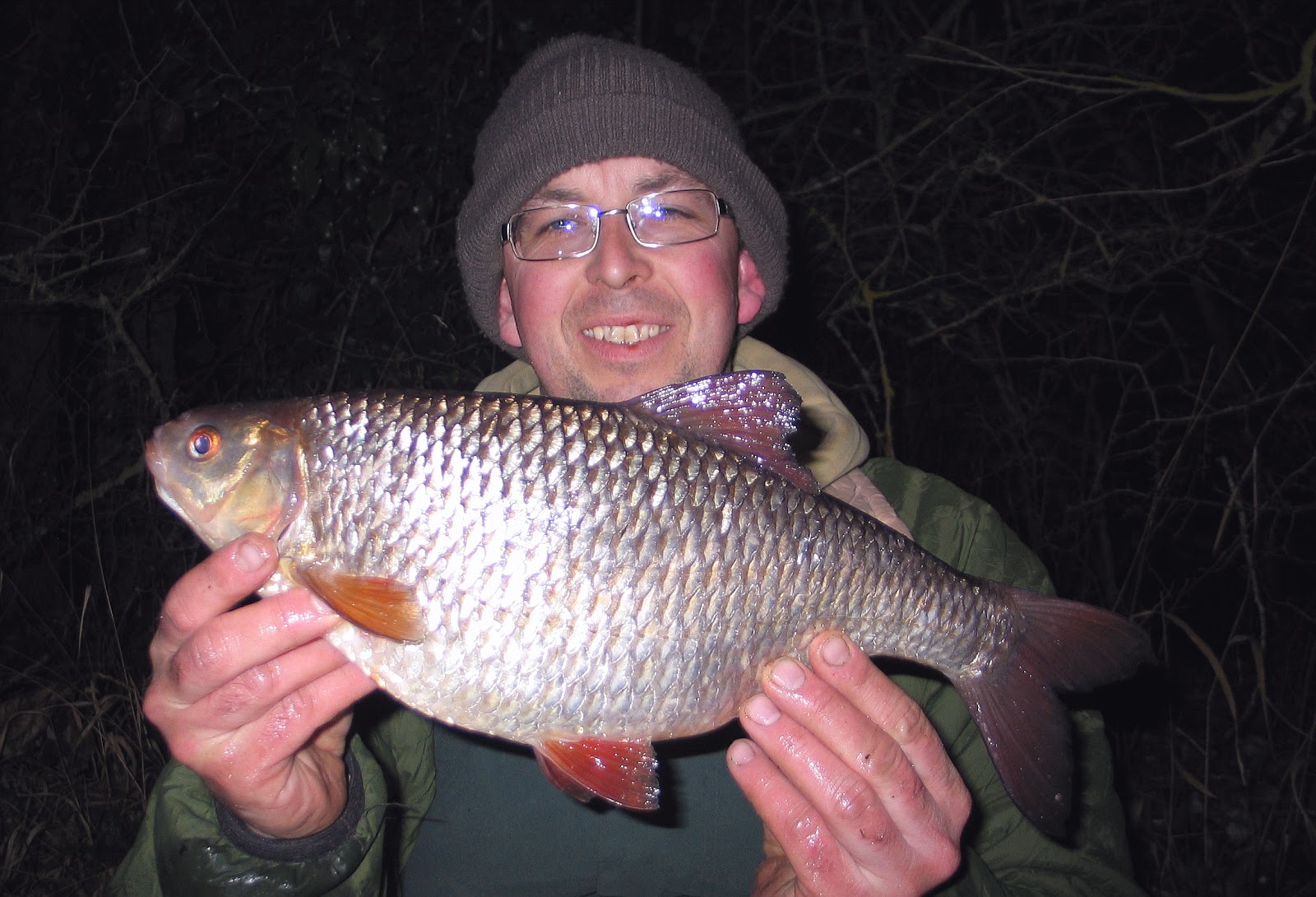 A Specialist Anglers Diary: Linch Hill - Willow pool, roach heaven