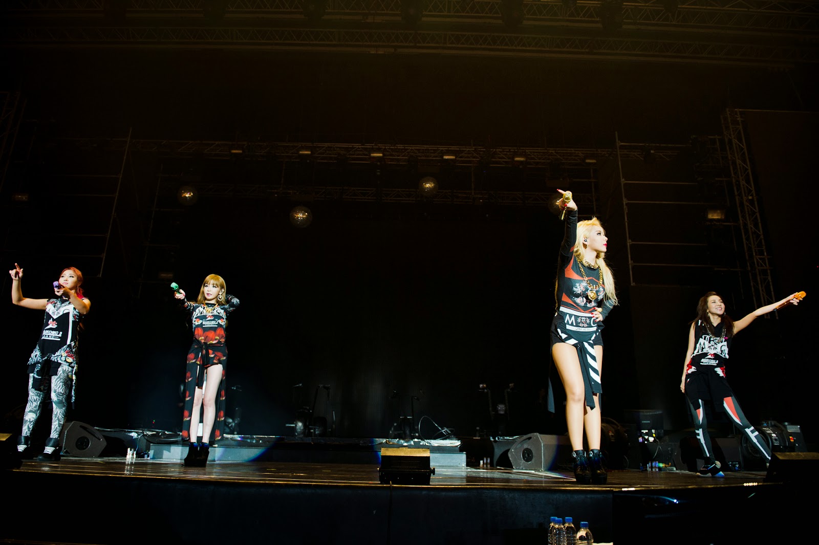 2NE1 Successfully Finishes its Concert in Thailand