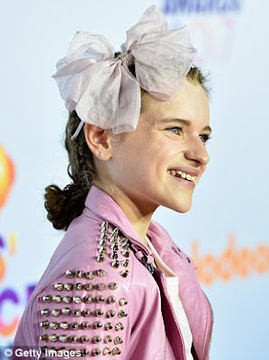 NickALive!: Surfer Sabre Norris gets slimed at Nickelodeon's 2017 Kids ...