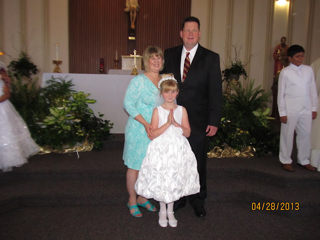 her Little Ways: First Holy Communion...Pictures with Extended Family