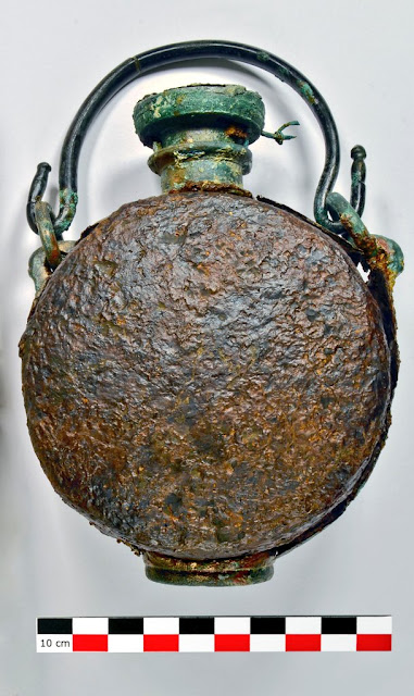 "EzüstRégész -SilverArcheologist": Roman legionary flask discovered