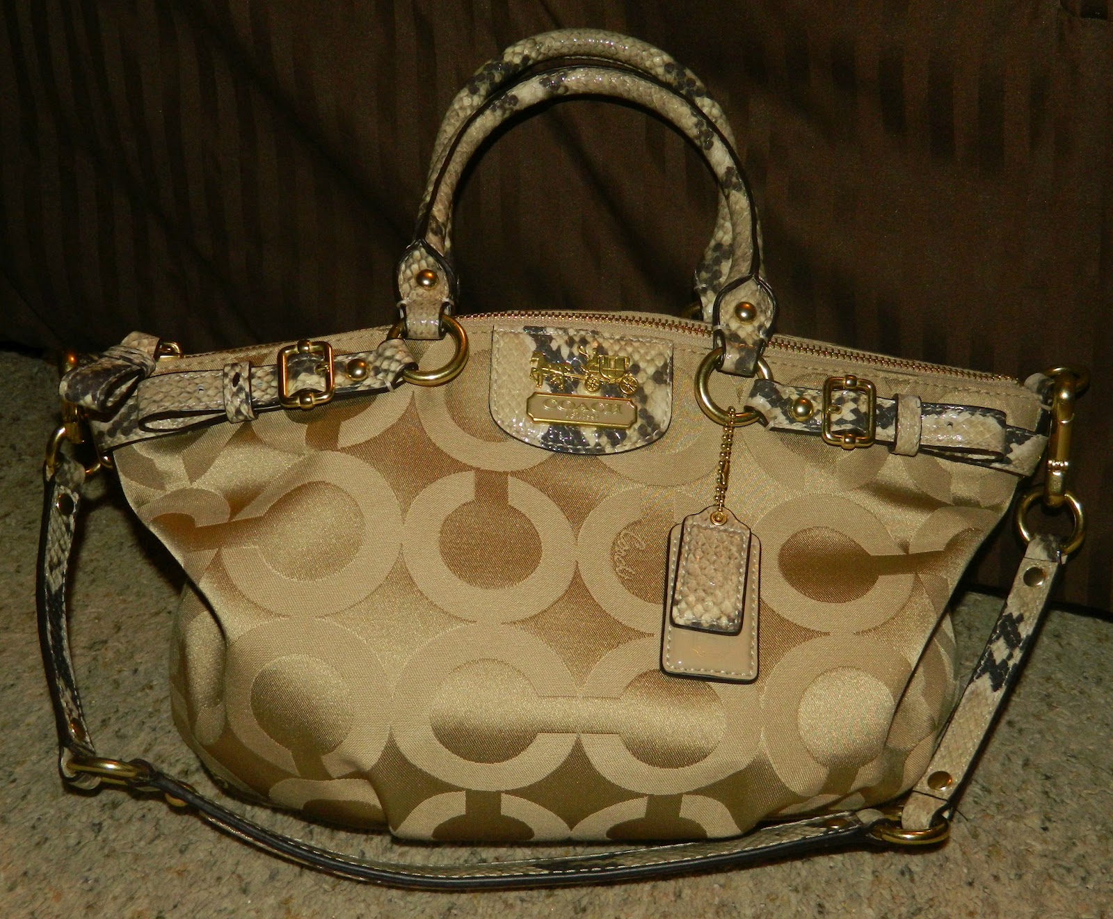 TiffanyHeartsMakeup: My first Coach bag (Anniversary Gift)