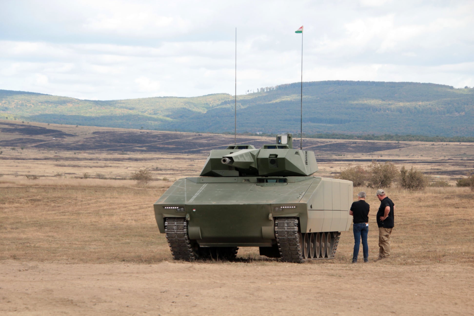 The Dead District: Rheinmetall Lynx IFV demonstration in Hungary