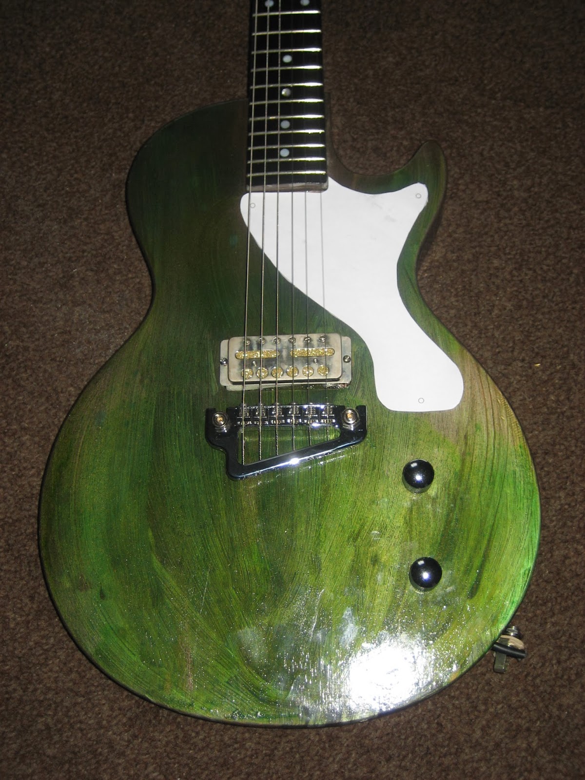 The Jooky Guitar Emporium: Lingering Honey With The Paper Plate