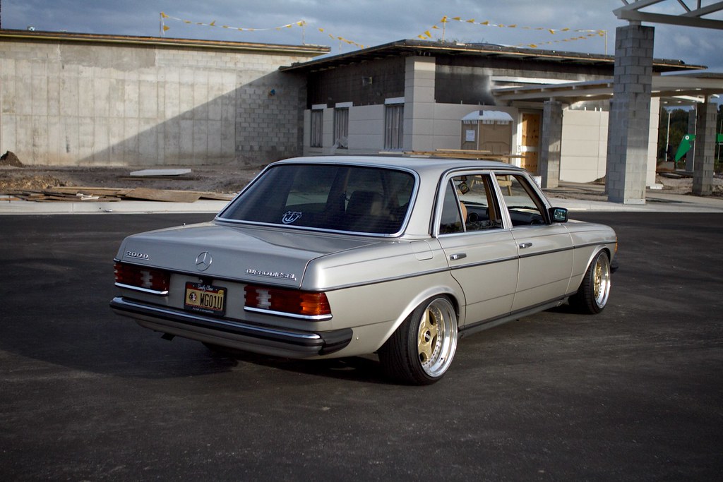 Mostbook: Tuning Mercedes Benz W123 300D Stance