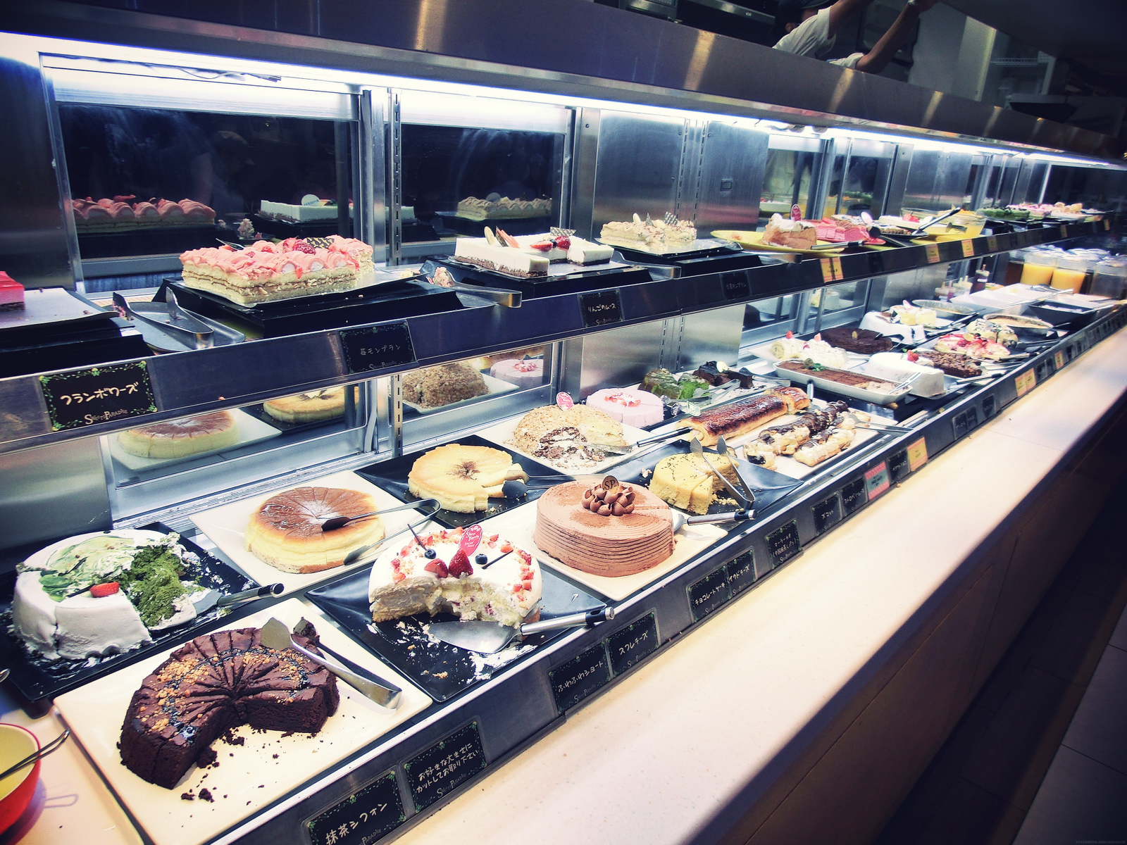 Tokyo Kitsune: Sweets Paradise.