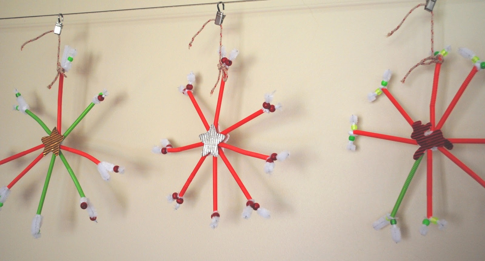 A Little Bit of Quiet: Kid's Xmas Straw Art