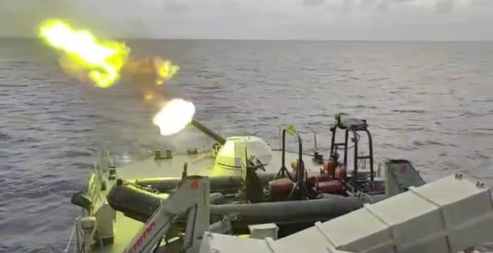 DEFENSE STUDIES: KRI Tombak-629 Akhiri Misi Operasi Dengan Tembakan Meriam