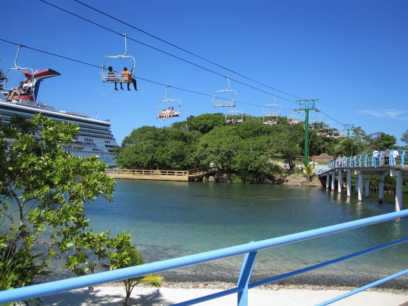 HS Mom World Traveler: Mahogany Bay, Roatan Honduras Port of Call