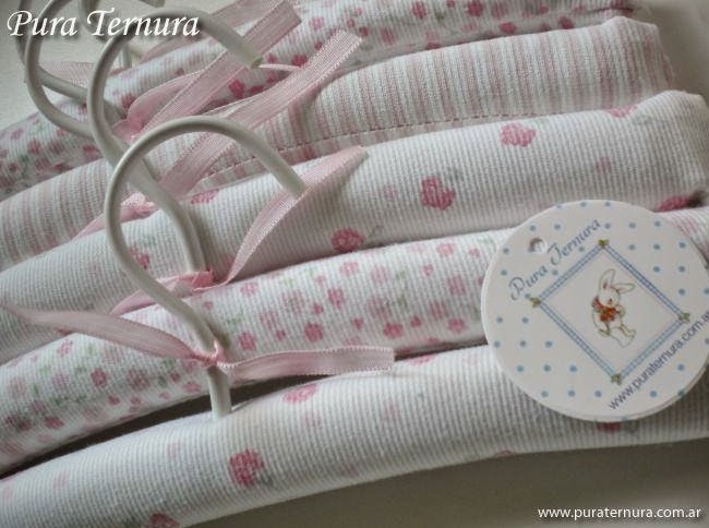 TIERNA DECORACIÓN: PERCHAS FORRADAS EN TELA PARA ROPA DE BEBÉ ...