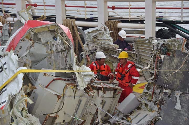 FOTO & GAMBAR PUING PUING PESAWAT AIRASIA QZ8501 - reudoc.com