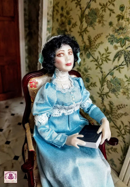 My Miniature World: Miss Jane and her Portrait!