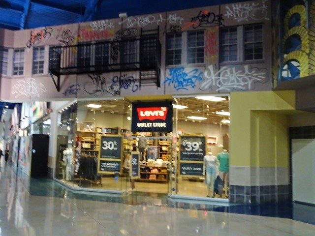 Walkabout With Wheels Blog: Prizm Outlets in Primm, Nevada