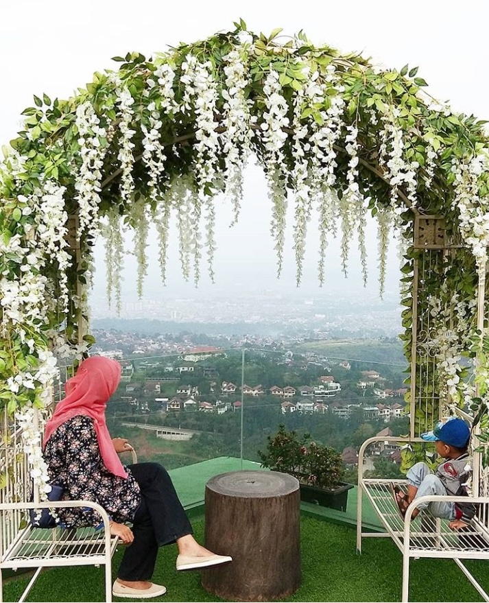 Skyline Best View Resto: Menikmati Keindahan Bandung nan Eksotis dari ...