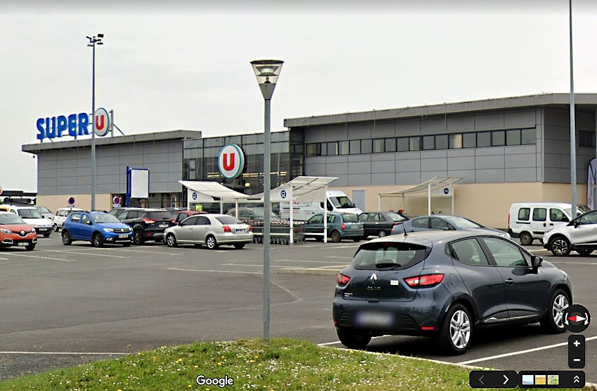 Living the life in Saint-Aignan: Lines, buzzers, bins, and bread