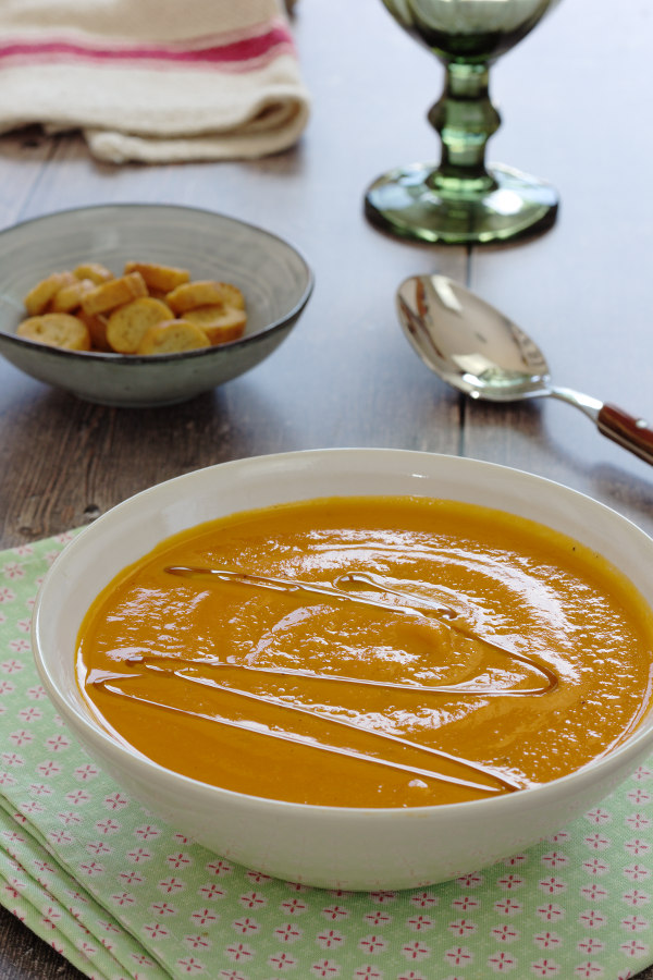 Cinco Quartos de Laranja: Sopa de tomate e abóbora assados