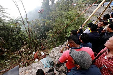 aku Dayat: [Gambar] Nahas Bas Jatuh Gaung di Genting Highlands