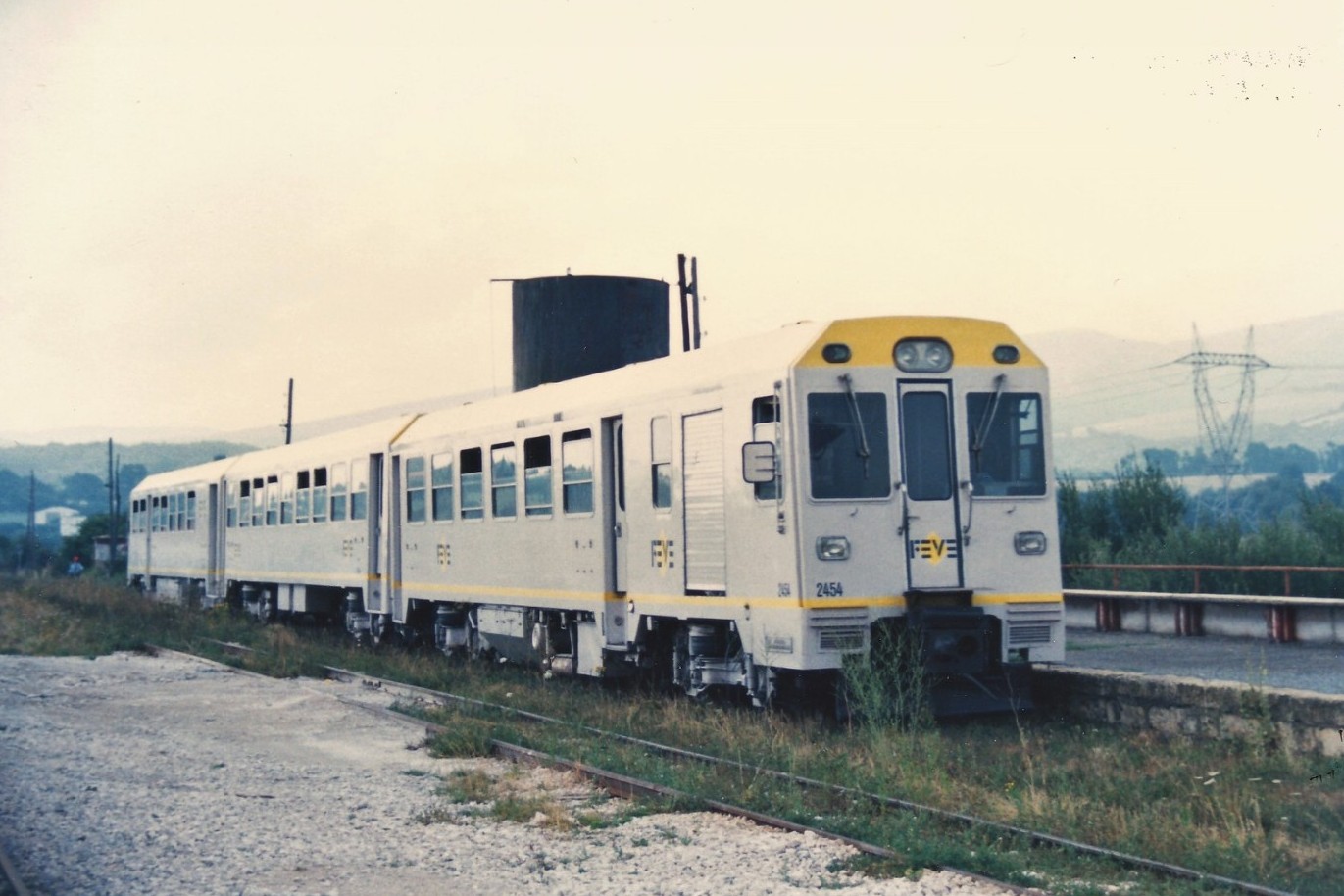 Rails sense fronteres: Unitat de tren Dièsel-Elèctrica sèrie 2400 ...