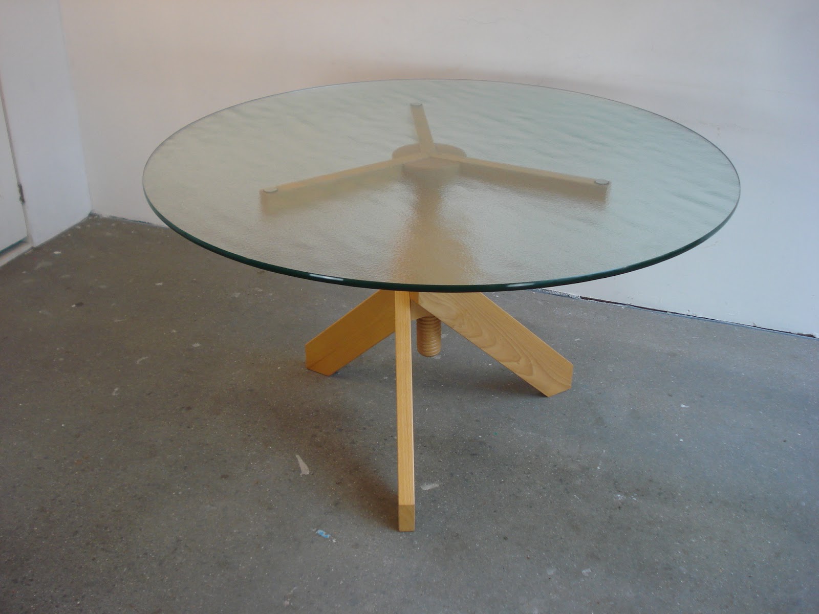 Tolve* {* Art & Design}: Vidun table design Vico Magistretti for De Padova