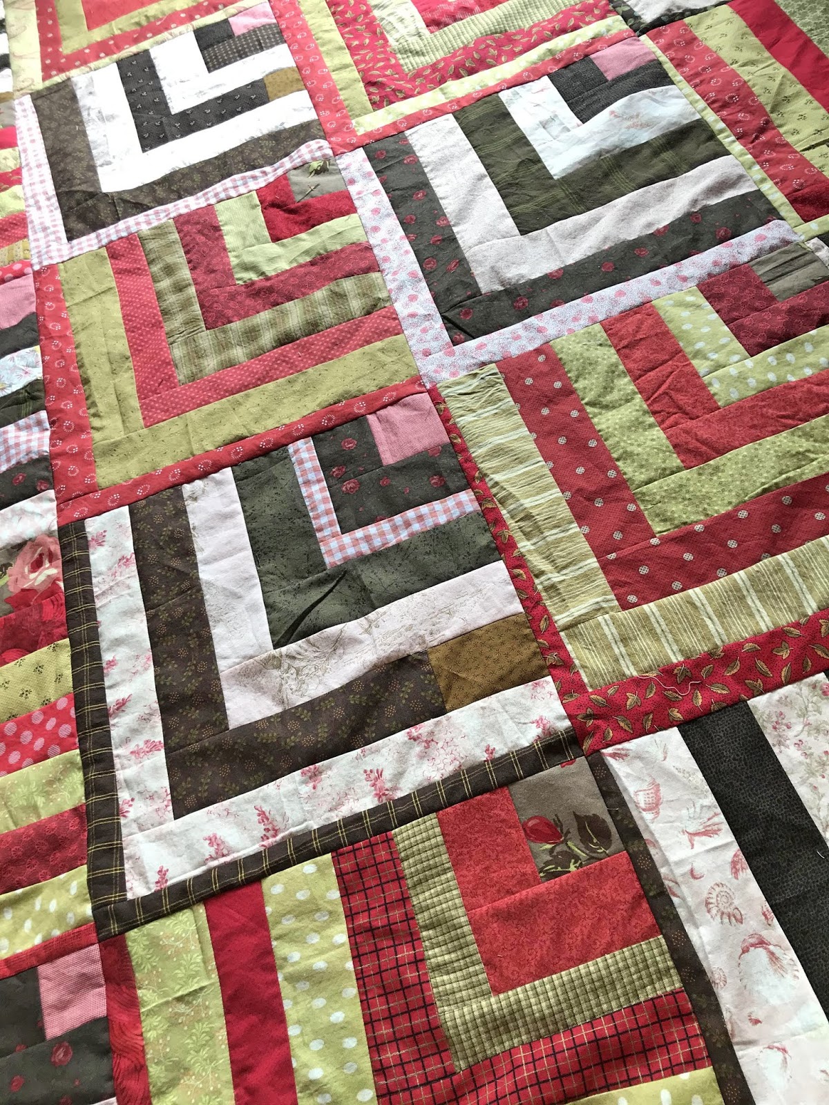 Quilty Folk: Quarter Log Cabin Quilts Coming and Going