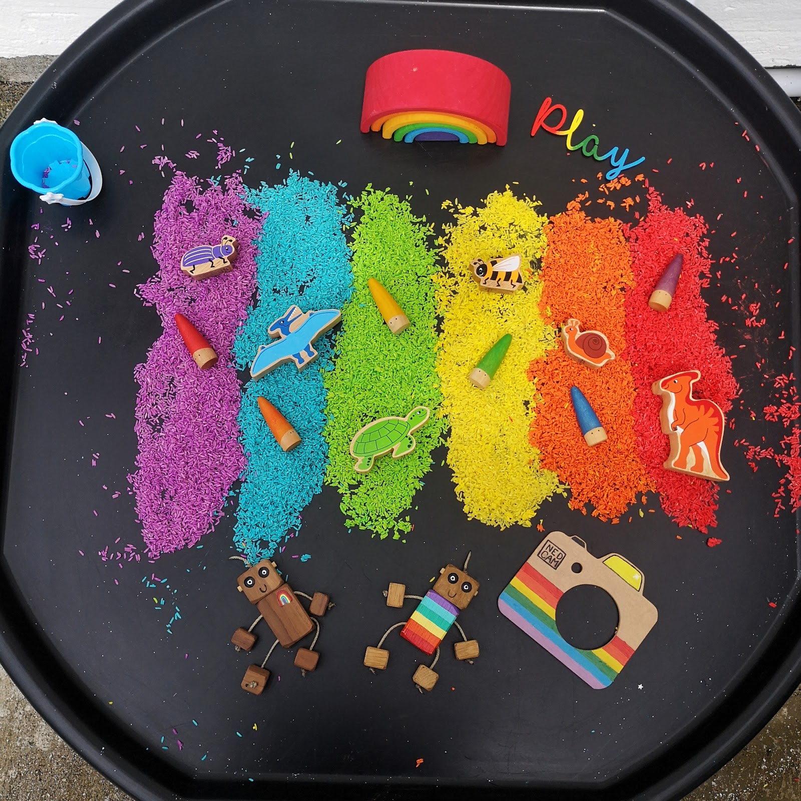 Rainbow Rice Tuff Tray
