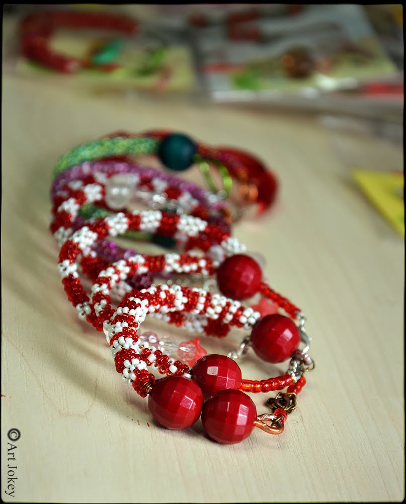 artjokey bijoux box: bratari handmade martisor "DressMeUp"