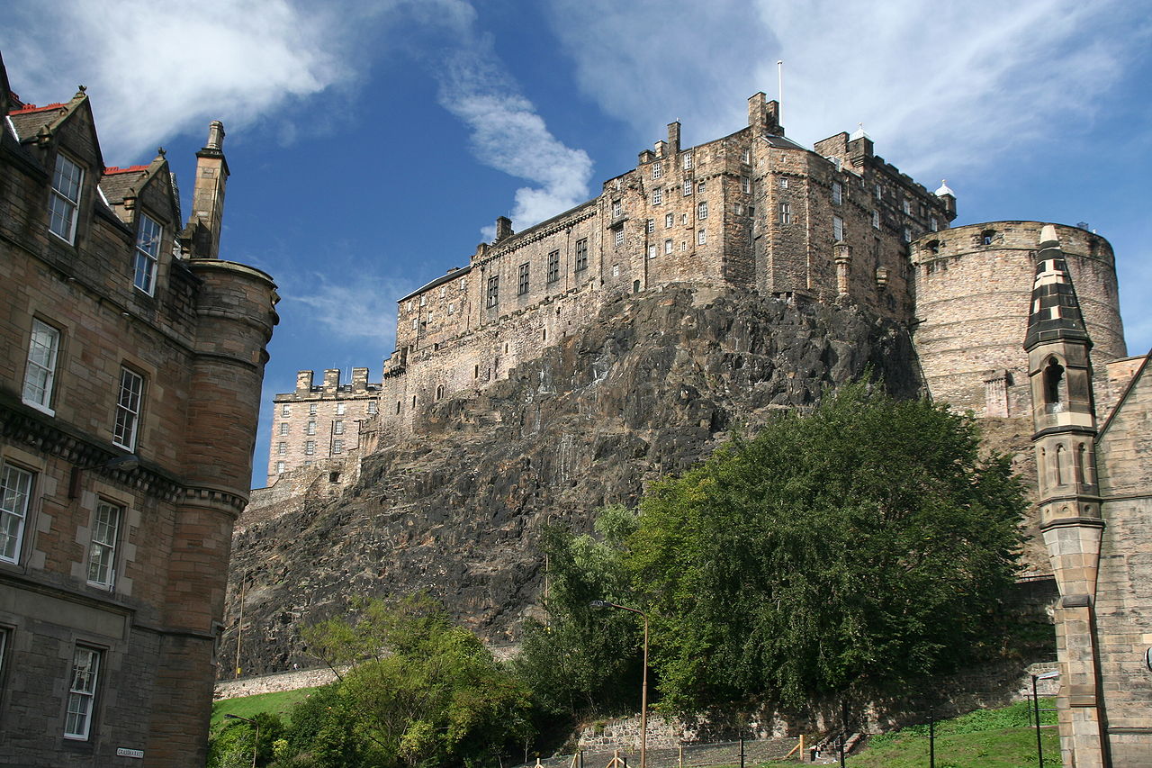 Edinburgh Castle, Scotland (with Map & Photos)