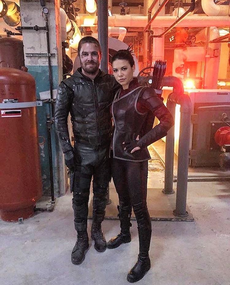 DC COMICS AND ARROWVERSE : Sea Shimooka Arrows Emiko Queen