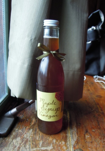 vegetalion: homemade maple syrup vinegar--results!