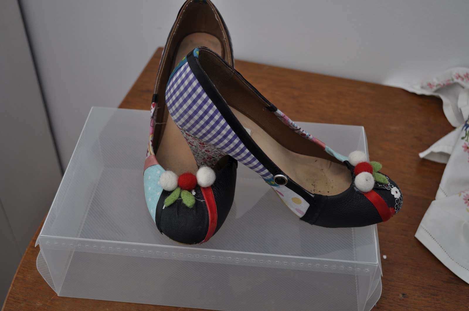 Osk & Oly: Pretty shoes tutorial... OH how I love Mod Podge!