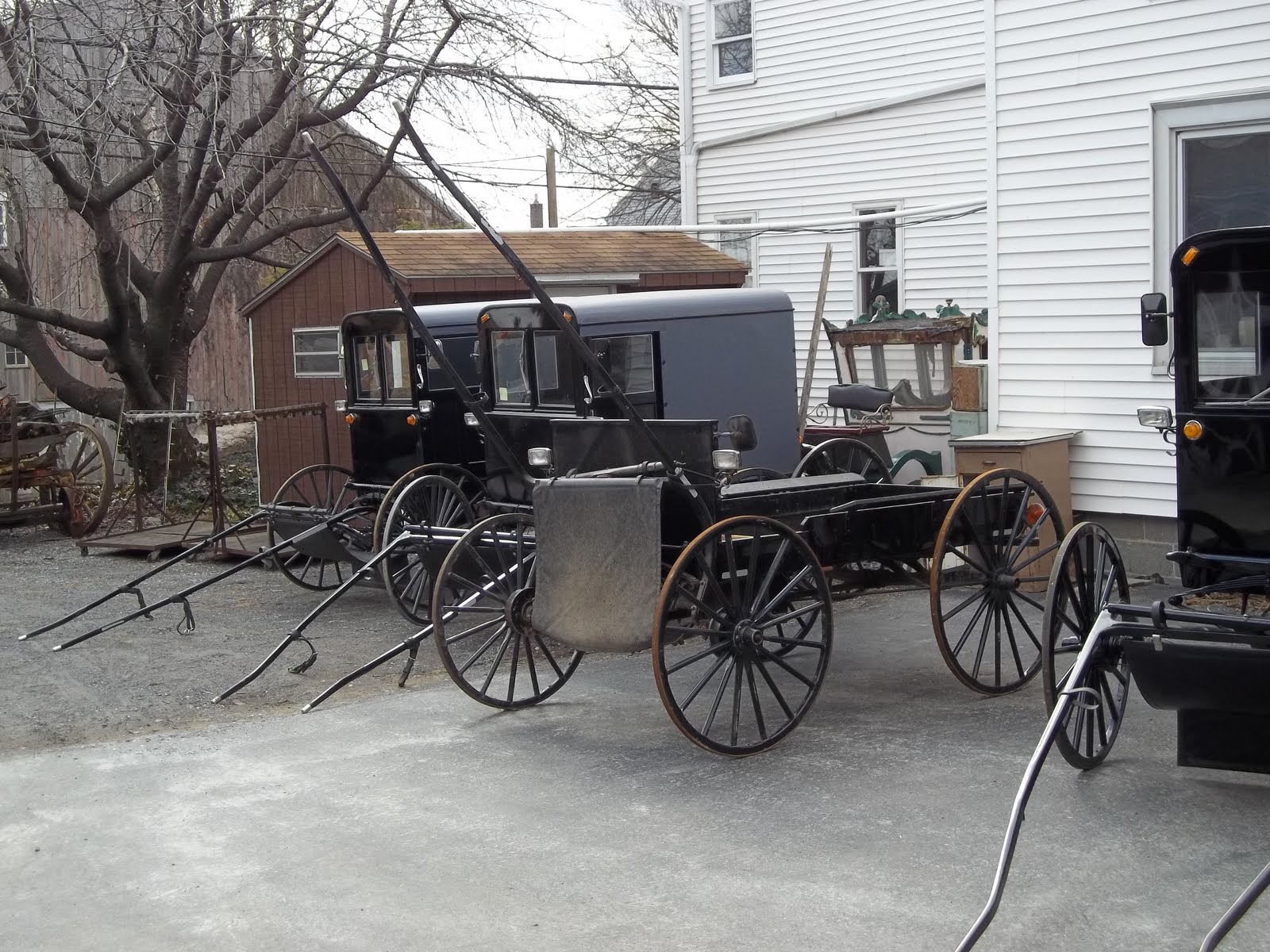 Pure Country Living: Amish coach shop in Bird in Hand: Lancaster county