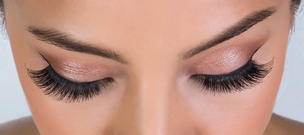 The Life of a Curly Headed Girl: Lashes, Lashes, Lashes