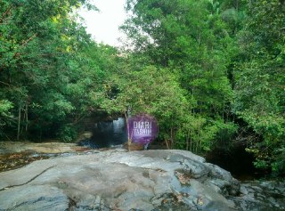 tIntA taSnIm: Waterfall Seri Perigi, Yan