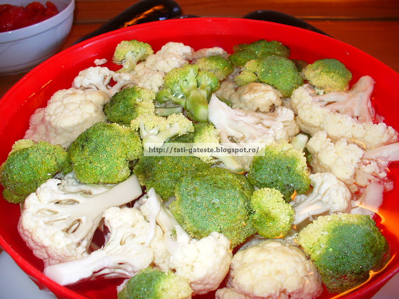 Tati-gateste!: "Barcute" din vinete cu broccoli si conopida la cuptor