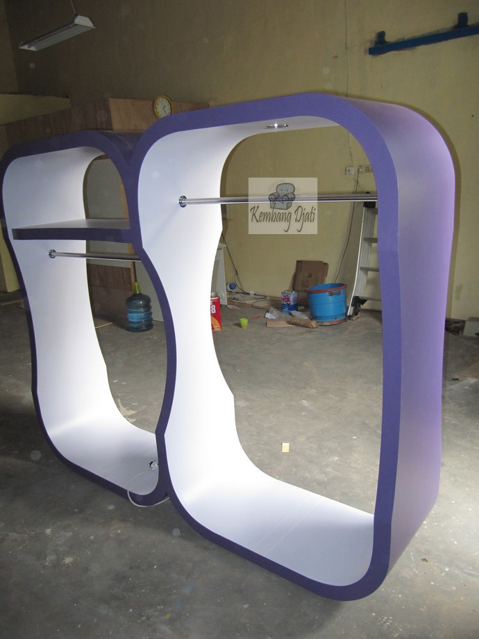 Etalase Display Pakaian Gantung Butik Pakaian - Furniture Semarang ...