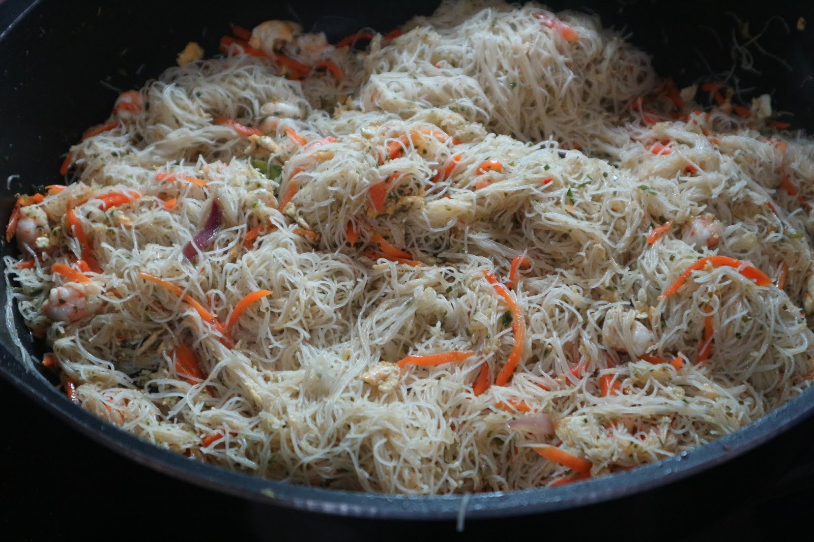 Mee Hoon Goreng Daun Limau Purut Kesukaan Anak Anak - Azie Kitchen