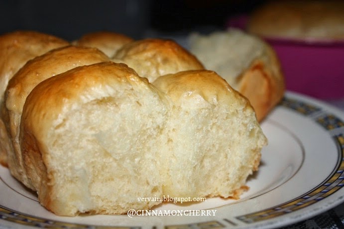 So Mote It Be!: Fluffy Bread Recipe (Using Tang Zhong, Kneaded by Hand)