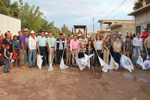 Inauguran trabajos de pavimentación en la comunidad de Apoderado ...