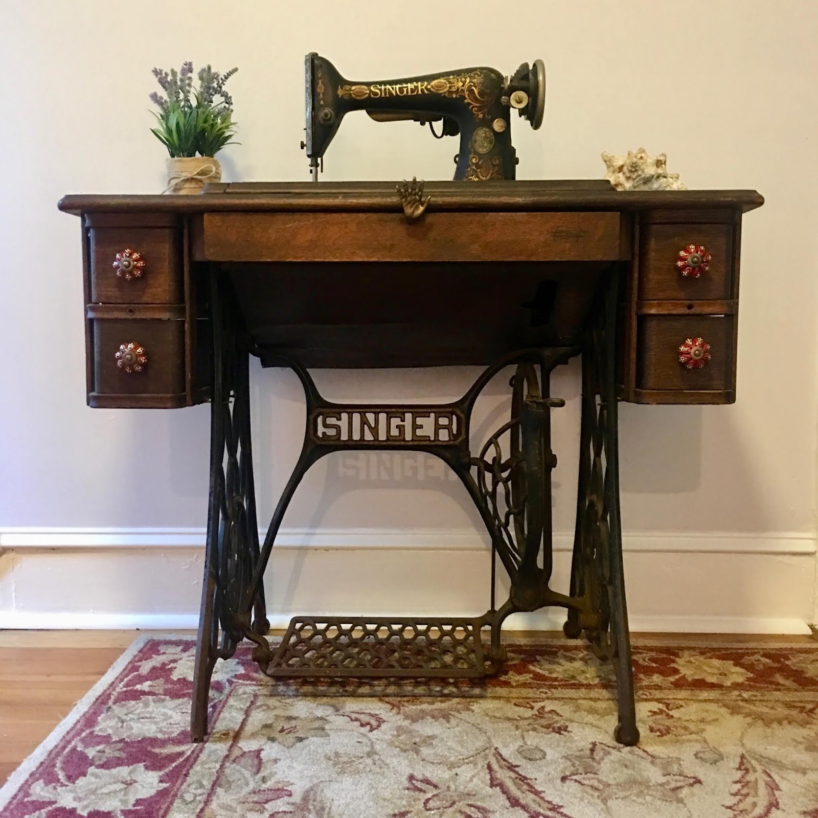 behind the leopard glasses: Faves for Friday :: singer table making my ...