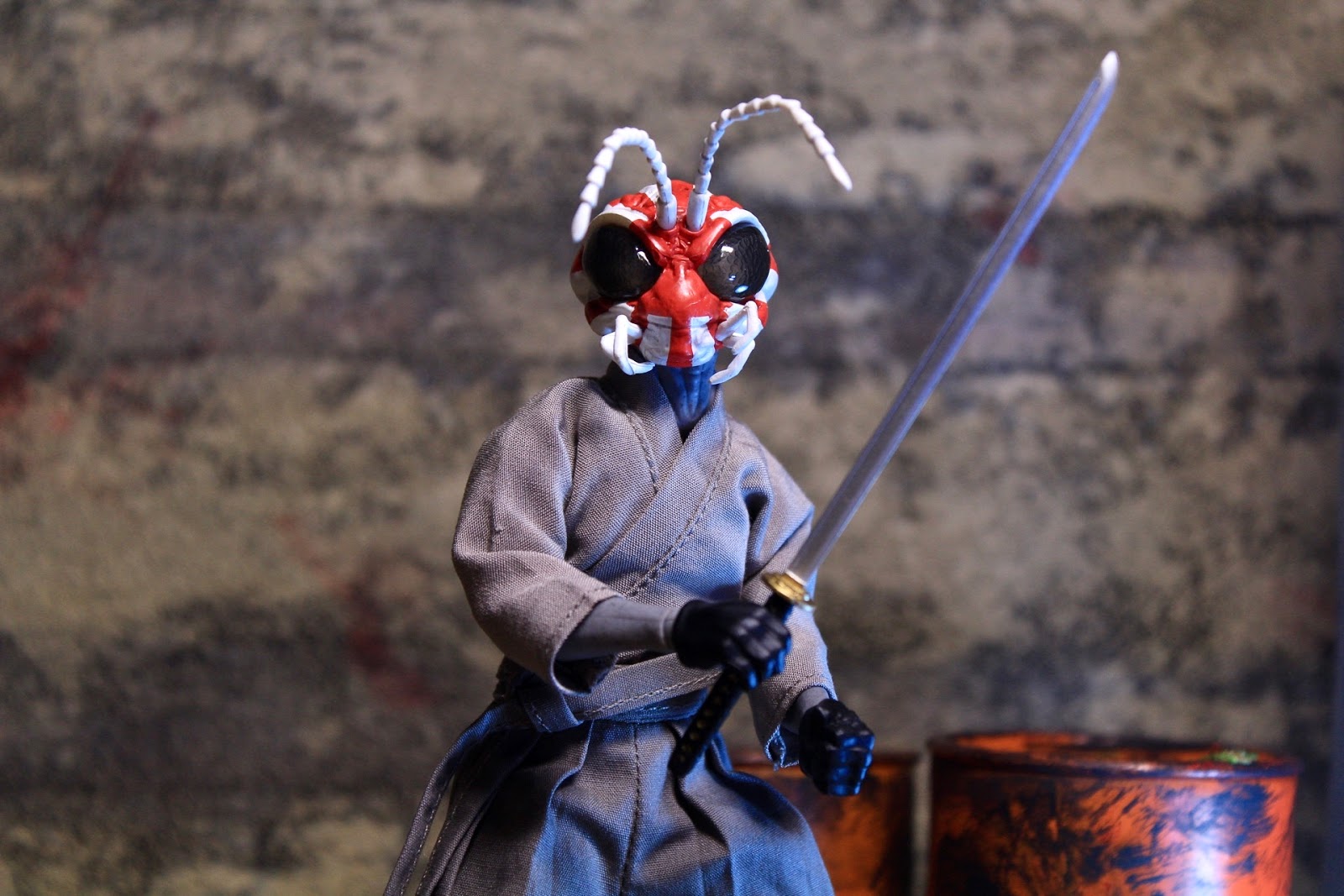 CobraShadowJoes: Mezco Toyz Exclusive Lone Roach and Grub Figure Review